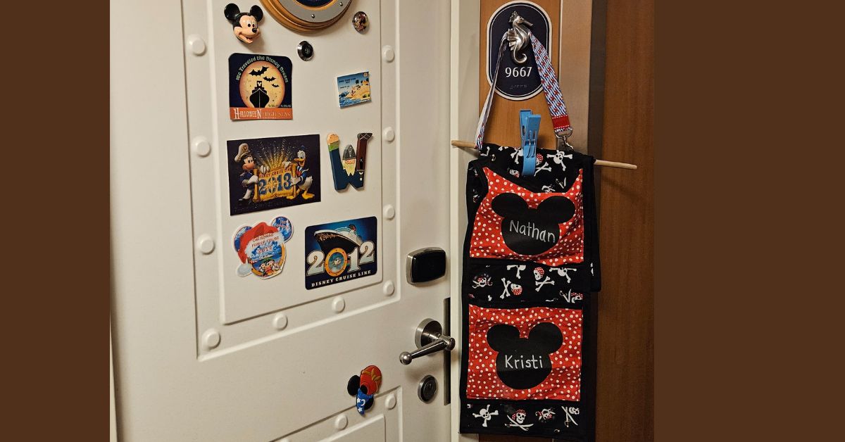 How to Make a Fish Extender Holder - Disney Insider Tips