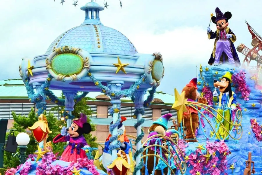 Don't Miss the Disneyland Paris Parade - Disney Insider Tips
